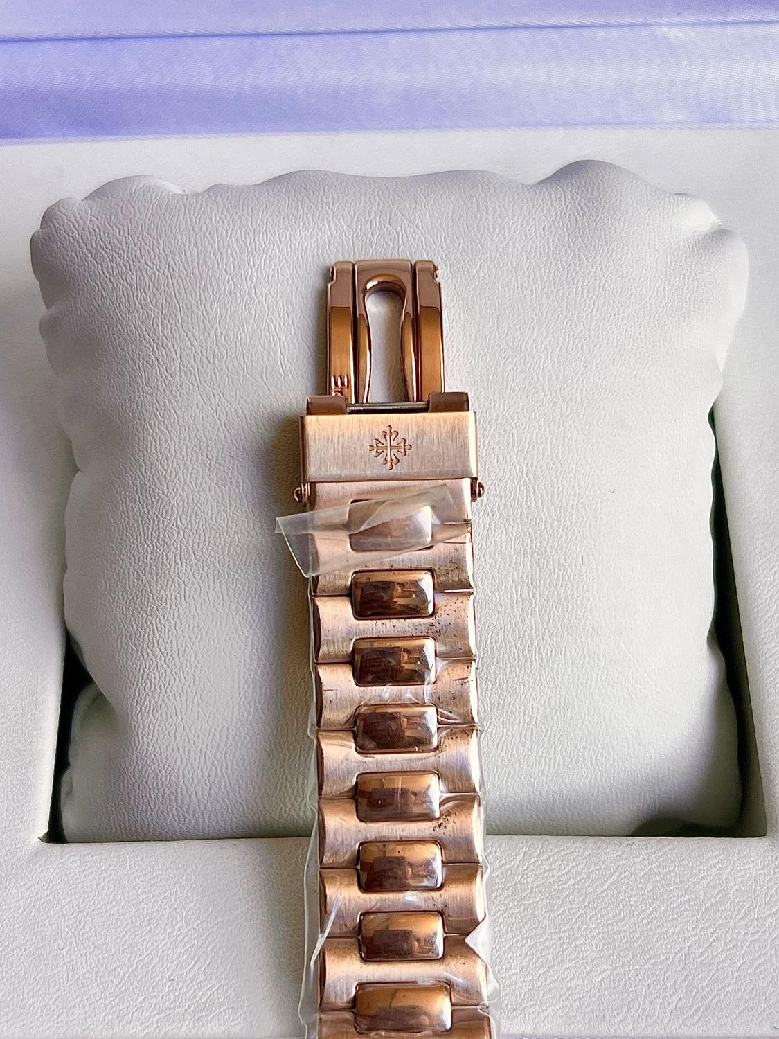 PATEK P NAUTILUS PER PETUAL CALENDAR ROSE GOLD GREEN DIAL - GalaxyPlace.pk